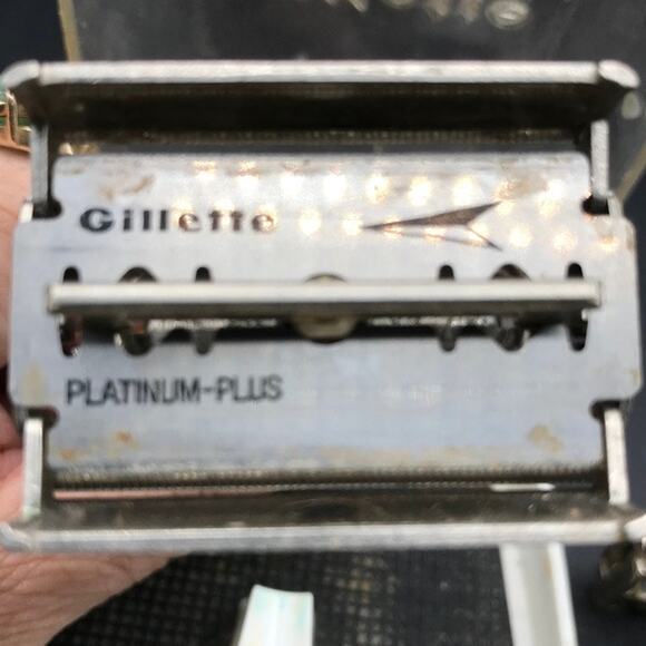 gillette | Grooming | Set Of 2 Vintage Gillette Slim G4 Adjustable ...